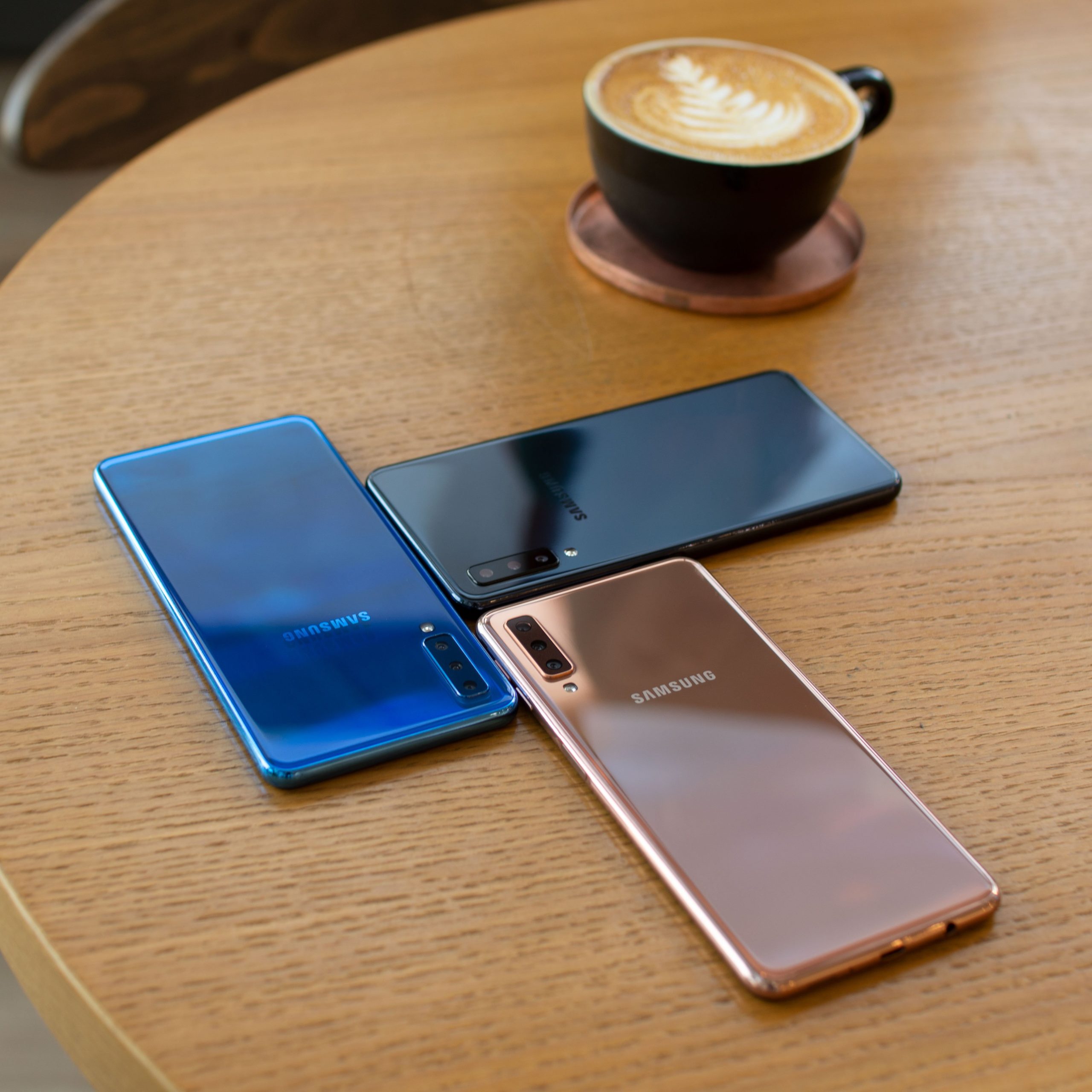 Samsung Galaxy A7 2018 již v prodeji za příznivou cenu