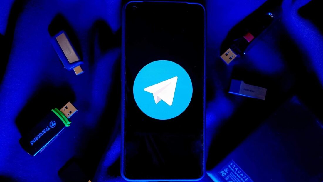 xAI Elona Muska platí Telegramu 300 mil. za integraci Grok AI